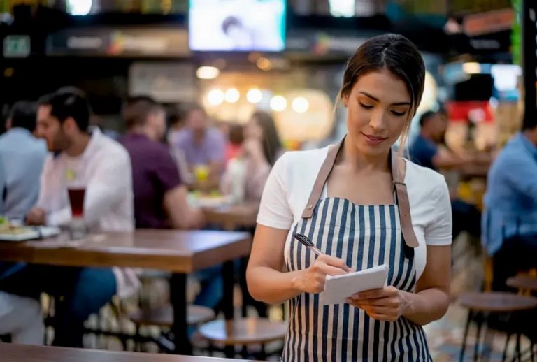 Tips Karier Tau Perbedaan Waiter dan Waitress - INFO LOKER SOLO